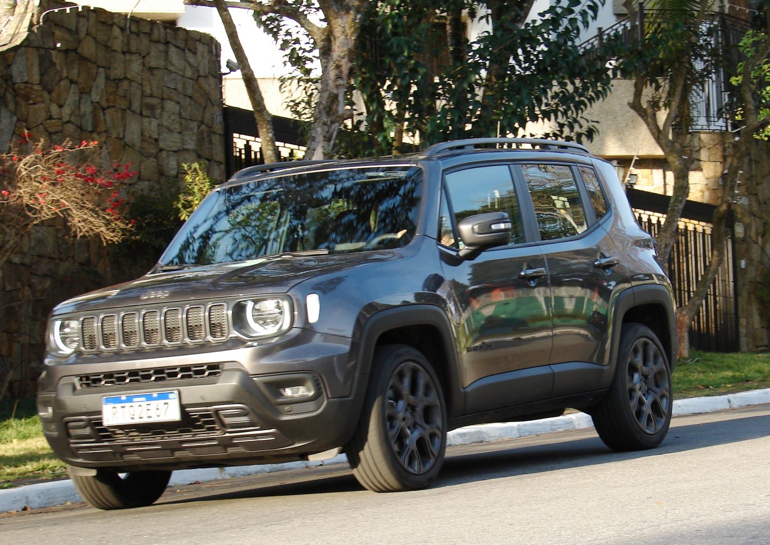 Avaliação: Jeep Renegade Sport e Renegade Série S T270 2023 : AutoAgora ...
