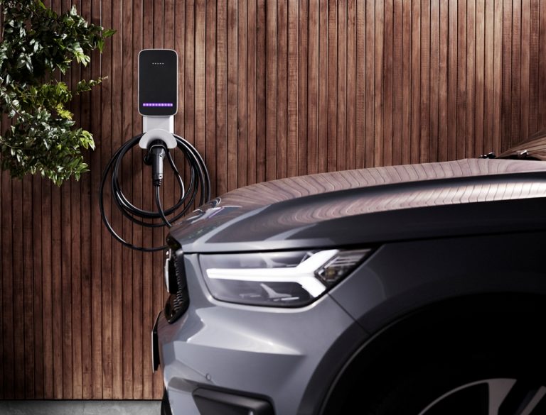 Volvo Car lança Wallbox um carregador doméstico para veículos híbridos ...